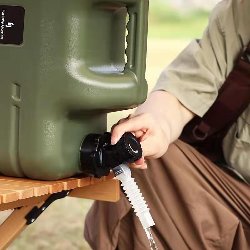 Portable Built-in Tap Camping Water Tank · Mavigadget