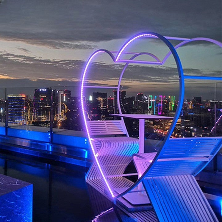 Nature Nest Outdoor Heart-Shaped Swing Bench · Mavigadget